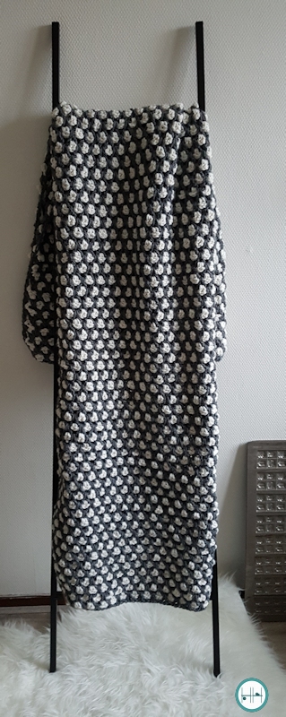De bezige vingers Monique #57 – Reversible deken – De Haakhelden